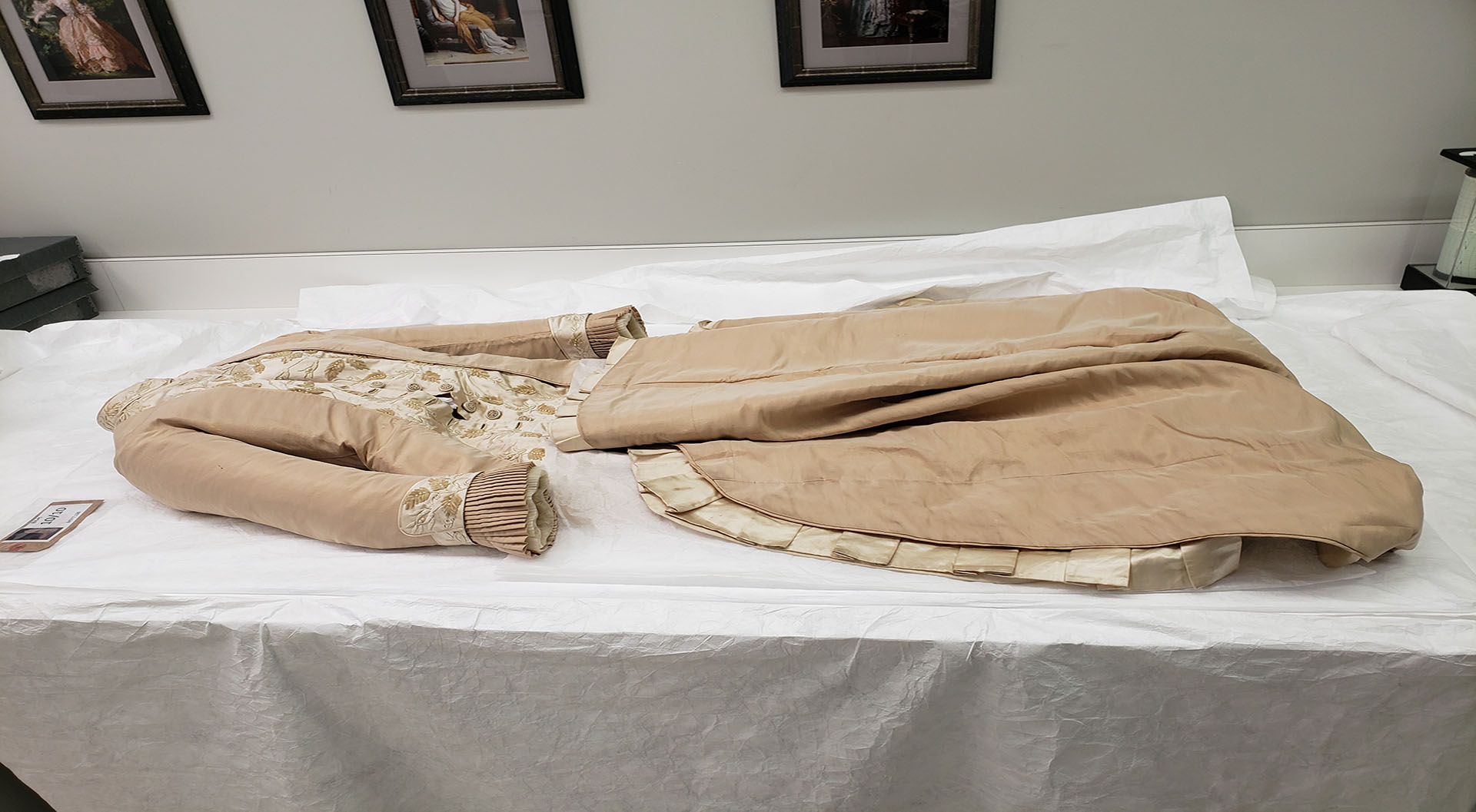 Le transport de costumes : une mission... emballante! - Musée McCord ...